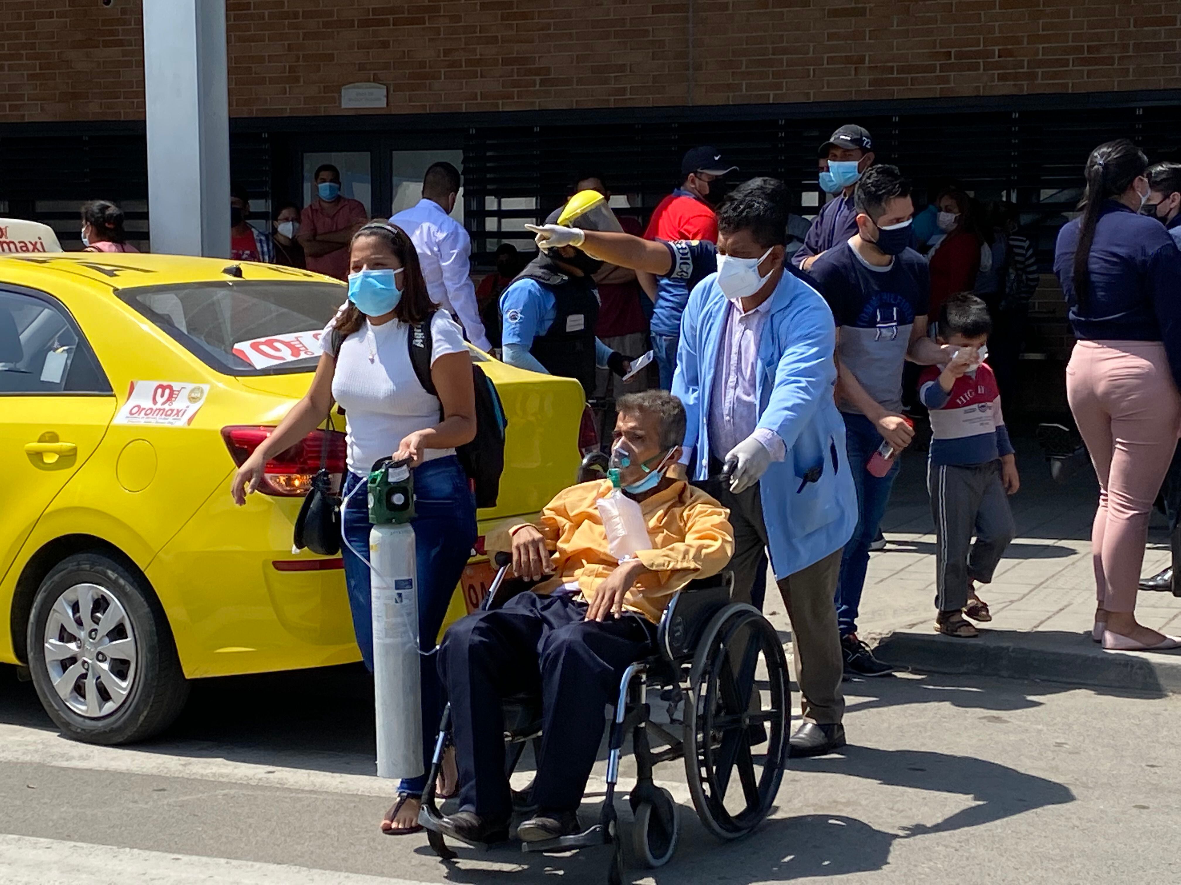 Al hospital del IESS de Machala llegaron más de 500 personas, entre ...