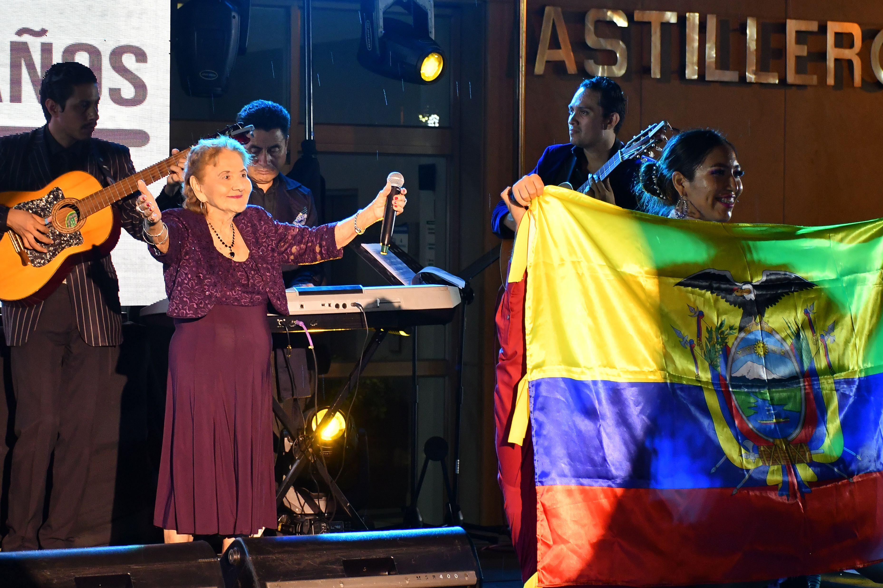 La música de Carlos Rubira Infante se escuchó en Puerto Santa Ana, en ...