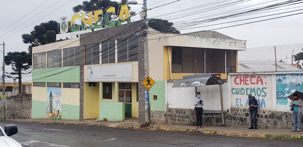 Piscina abandonada en la parroquia de Checa, al nororiente de Quito ...
