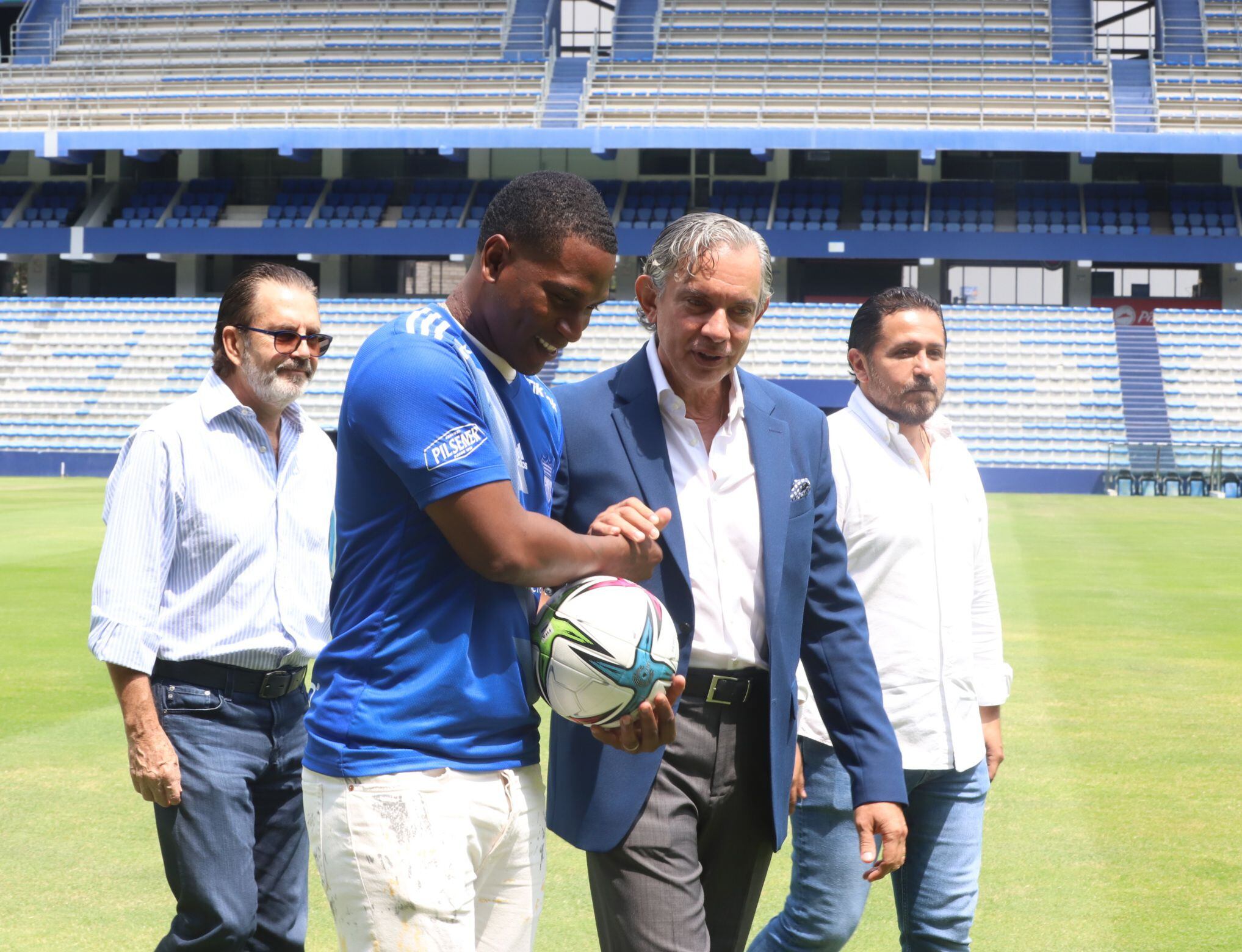 ‘Nunca han pateado una pelota’: Bryan Angulo y su despedida, pese a que ...