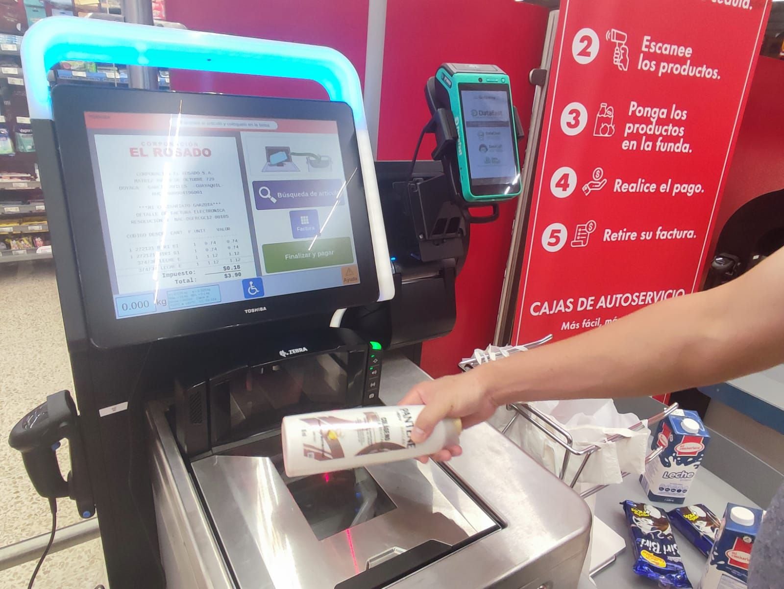 Usted mismo toma su pedido o escanea sus productos y los paga, cajas ...