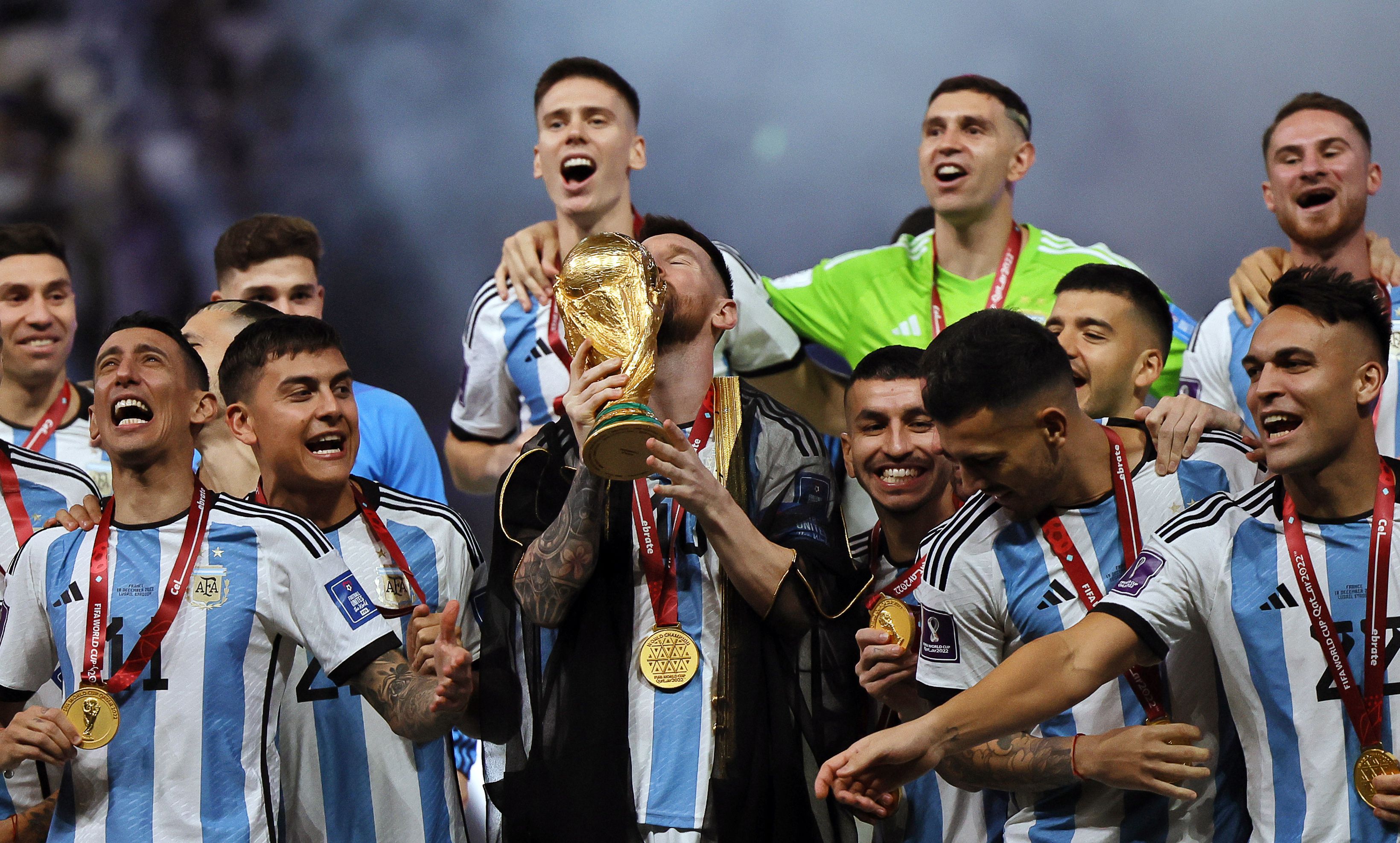 Messi besando la Copa del Mundo | Fútbol | Deportes | El Universo Messi besando la Copa del Mundo | Fútbol | Deportes | El Universo